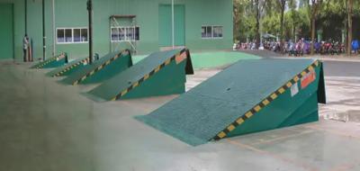 China Hydraulic Loading Dock Leveler Workshop Automatic Dock Plate Safe Design for Smooth Electric Container Equipment Mobile Truck Loading and Unloading for sale