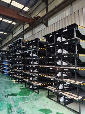 中国 Industrial Hydraulic Loading Dock Leveler Equipment 40000LBS For Loading Bay 販売のため