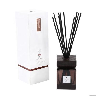 Cina cappuccio di legno di Reed Diffuser Glass Bottle With del quadrato di lusso di 100ml 200ml in vendita