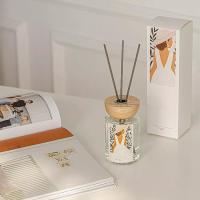 China Private Label Glass Bottle Reed Diffuser Sets With Wooden Cap for sale