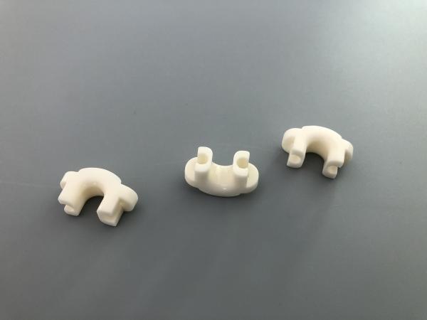Quality Twisting Frame Alumina 99 Eyelet Alumina Wear Resistant Insulation Device for sale