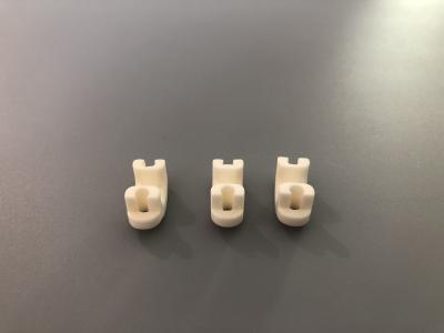 China Quadro de torção Alumínio 99 Pedaço Alumínio Dispositivo de isolamento resistente ao desgaste Partes cerâmicas à venda