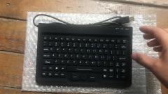 IP67 防水 防塵 産業用 シリコン バックライト キーボード + タッチパッド 390g USB 車用 -40°C