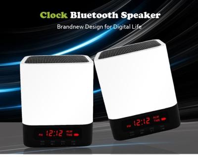 Cina Mini altoparlante da tavolino bianco di Bluetooth della sveglia, cassa di risonanza senza fili con lo schermo del LED in vendita