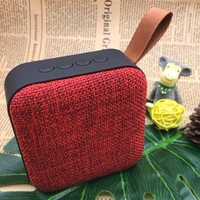 China Locutor cuadrado del bluetooth de la tela, locutor portátil del bluetooth de la música para el uso que acampa en venta