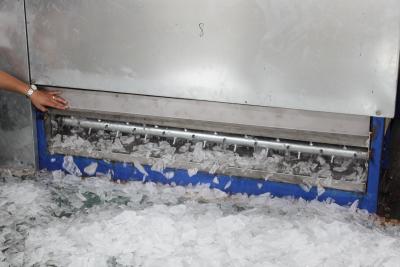 Cina Potenza 380W E Materiale SUS304 Focusun 2 Tonnes Ice Cube Maker Per prestazioni stabili in vendita