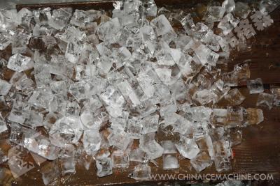 China Melhore o fornecimento de gelo do seu hotel com a máquina de gelo de cubo da Focusun à venda