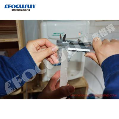 Cina 1800*1000*1600mm Macchina per ghiaccio a piastra di piccola capacità 8T/giorno per componenti a bassa tensione in vendita