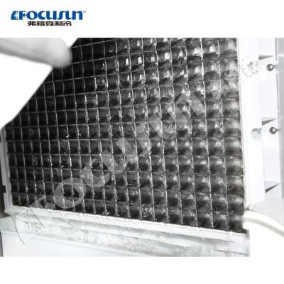Cina 760*830*1893mm 25C Temperatura dell'ingresso dell'acqua Macchina di ghiaccio a cubo per il consumo umano in vendita