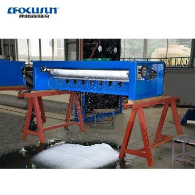 Cina Macchina per la fabbricazione della neve artificiale nel parco a tema della neve di grande capacità 1500 kg/24 ore in vendita