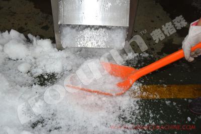 Cina Eficienza di frantumazione del ghiaccio con Focusun Ice Crusher Machine Alimentato da un motore 220V / 3P / 60HZ in vendita