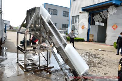 Cina Macchina di frantumazione del ghiaccio con capacità di stoccaggio di 100 kg di ghiaccio e 1,5 anni di servizio post-vendita in vendita