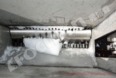 Cina Macchina di frantumazione del ghiaccio con capacità di stoccaggio di 100 kg di ghiaccio e 1,5 anni di servizio post-vendita in vendita