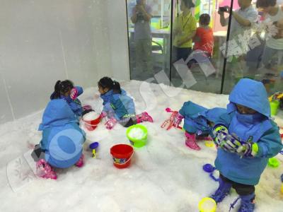Cina 1500 kg macchina automatica per la caduta di neve per paesaggi con controllo video in uscita in vendita