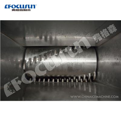 Cina Focusun 100 kg/min Trinciatrici di ghiaccio a blocchi con trasportatore a vite e tensione 380v/50hz/3p in vendita