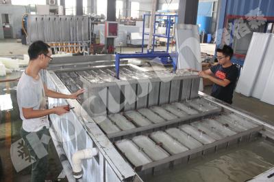 Cina Macchina per la fabbricazione di ghiaccio a blocchi 4800*1000*2250mm per il sistema di salmastra Focusun 5T in vendita
