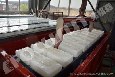 Cina Macchina per la fabbricazione di ghiaccio a blocchi 4800*1000*2250mm per il sistema di salmastra Focusun 5T in vendita
