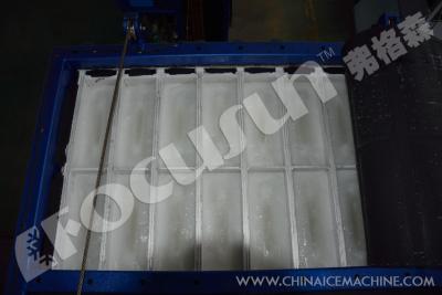 Cina Macchina a blocco di ghiaccio a risparmio energetico da 25 kW per la produzione di ghiaccio e per l'ispezione video di uscita in vendita