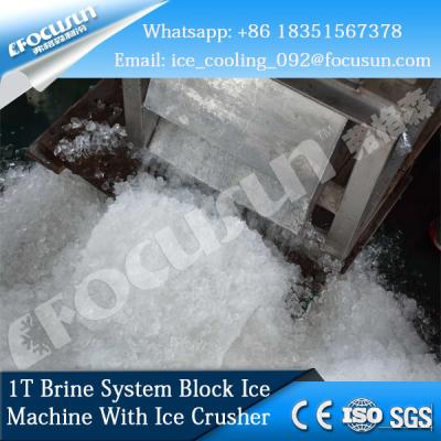 Cina Macchina per il ghiaccio a blocco di sistema di salamoia 1 tonnellata al giorno con frantumatore e sistema di raffreddamento ad acqua in vendita