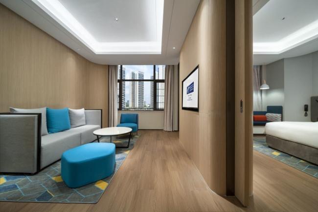 Hotel Guest Room Furniture for Comfortable and Contemporary Hotel Accommodations