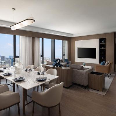 Cina Curved Backrest Foshan 4 Star King Size Bedroom Set Marriott Resort Hotel Furniture in vendita