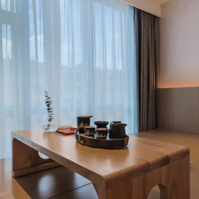 Cina ISO 14184 Standard Foshan Hotel Furniture Modern Luxury King Size Bedroom Custom Headboard in vendita