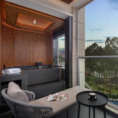 Cina Foshan Luxury Style Double Bedroom Hotel Furniture Train / Sea Transportation Included in vendita
