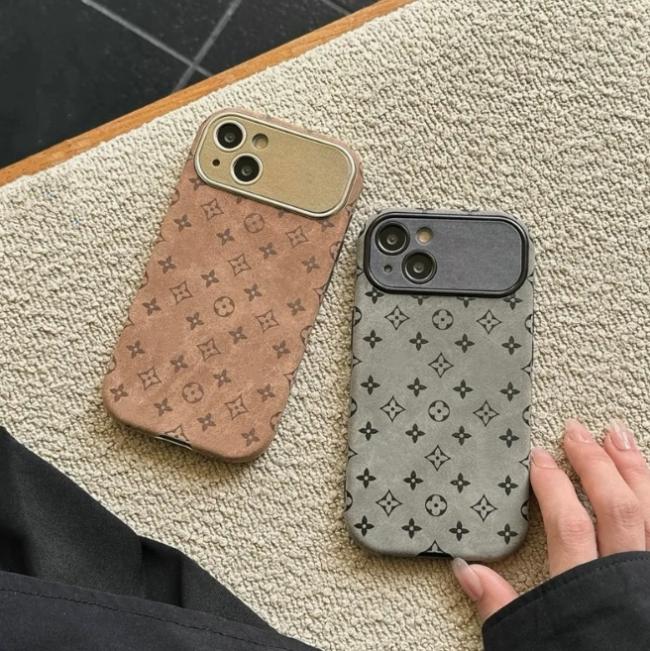 Premium iPhone 15/16/17 phone case showing matte texture and precise cutouts
