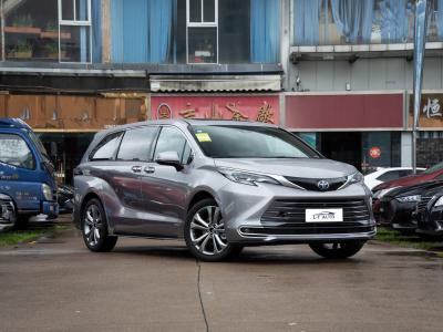 Cina MPV Toyota Sienna di seconda mano con motore aspirato e fari a LED in vendita