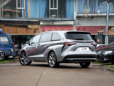 Cina MPV Toyota Sienna di seconda mano con motore aspirato e fari a LED in vendita