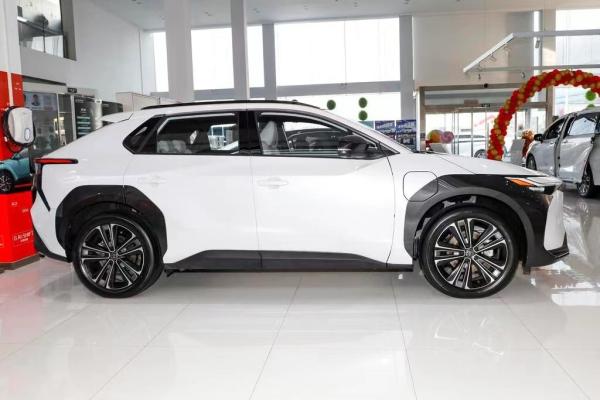 Quality 5-Door 5-Seat BZ4X Electric SUV Four-Wheel Drive and Ternary Lithium Ion Battery for sale