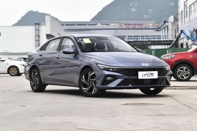 Chine Elantra Sedan 4 portes 5 places avec caméra arrière à 360° et couple maximal Nm 100-200Nm à vendre