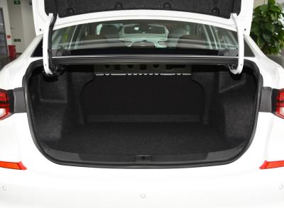 Cina 2023 2024 Chevrolet Monza Gas/Benzina Electric Hybrid Powered Car Sedan Far LED in vendita