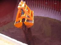 China Wireless Remote Controlled Clamshell Grab Bucket 15m³ 28t SWL for Bulk Cargo for sale