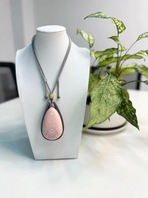 中国 コンパクト 96*56*33mm 着用式 空気浄化器 21時間連続運転 850mAh バッテリー 超静か 販売のため