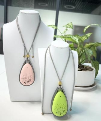 中国 軽量 74g ウェアラブル 空気浄化器 21時間長持ち 販売のため