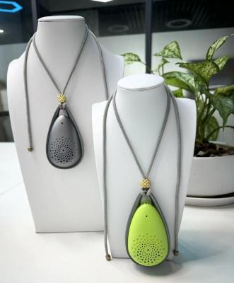 中国 850 mAh バッテリーと低騒音 < 20dB の FCC 認定ウェアラブル 空気浄化器 販売のため