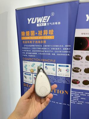中国 VDETTE NC01 冷たいプラズマ技術を持つ携帯ウェアラブル空気浄化器 白ピンク灰色 販売のため