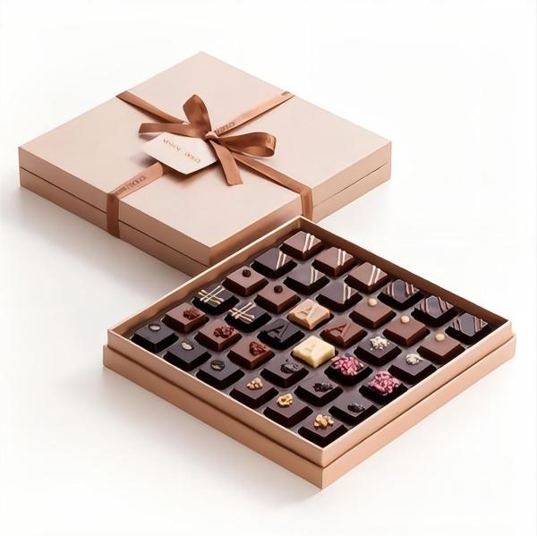 Quality Customizable for Champagne Gold Bow Triangle Base Lid Sponge Lined Wedding Gift Boxes for Chocolate Treat Candy Guest Gifts for sale