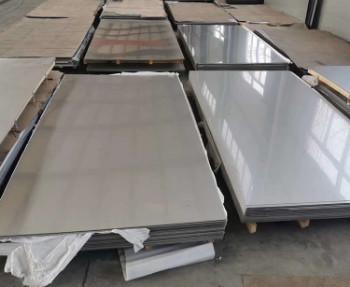 Cina ASTM JIS lamiera di acciaio inossidabile laminata a freddo con attaccatura dei capelli decorativa dorata spessore 0,5 mm in vendita