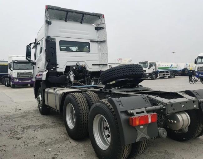 Customize Tractor Truck 6X4 Used HOWO Tractors Trucks Head Price