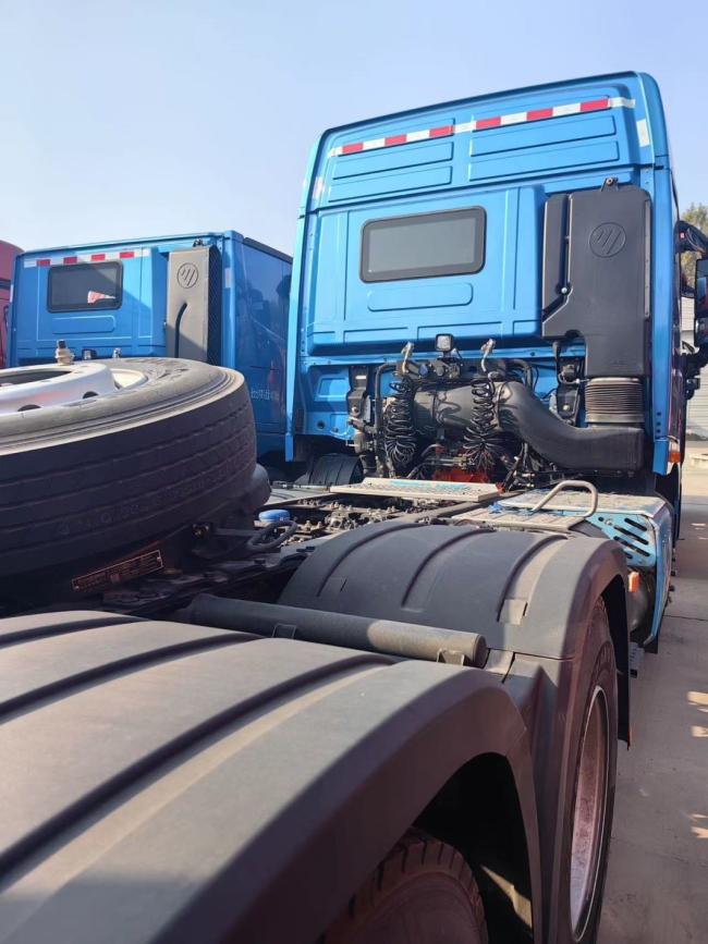 Tractor Truck 6X4 4X2 Tractor Prime Mover/Truck Tractor with Air Conditioner