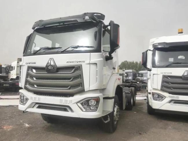 China Heavy Duty Truck HOWO CNG Liquid Natural Gas T7h Heavy Truck 6*4 Drive Tractor Truck