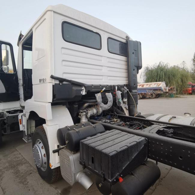 Good Condition HOWO Tractor Truck 6X4 for Sale, 371/375HP 99% New
