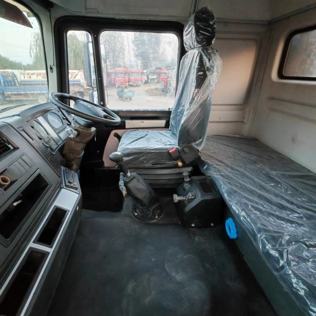 Good Condition HOWO Tractor Truck 6X4 for Sale, 371/375HP 99% New