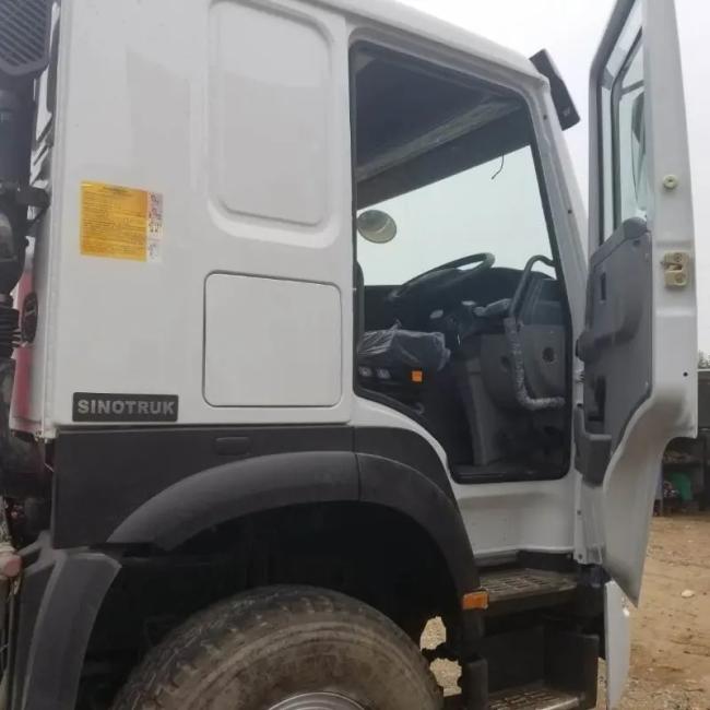Sinotruk Tractor Trucks Head Diesel Engine Wheels Tow Tractor Trucks and Trailers for Sale