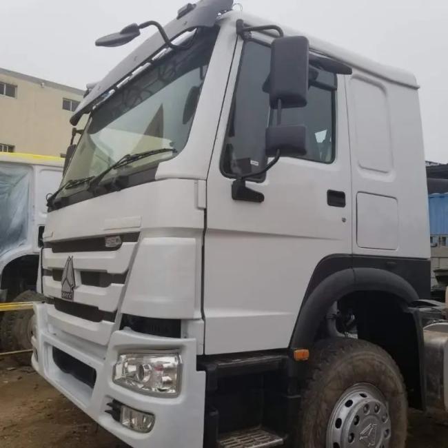 Sinotruk Tractor Trucks Head Diesel Engine Wheels Tow Tractor Trucks and Trailers for Sale
