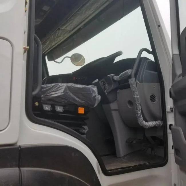 Hand Used Sinotruk HOWO Tractor Truck Head