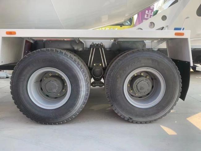 F2000 6X4 8m3 Concrete Mixer Truck in Algeria