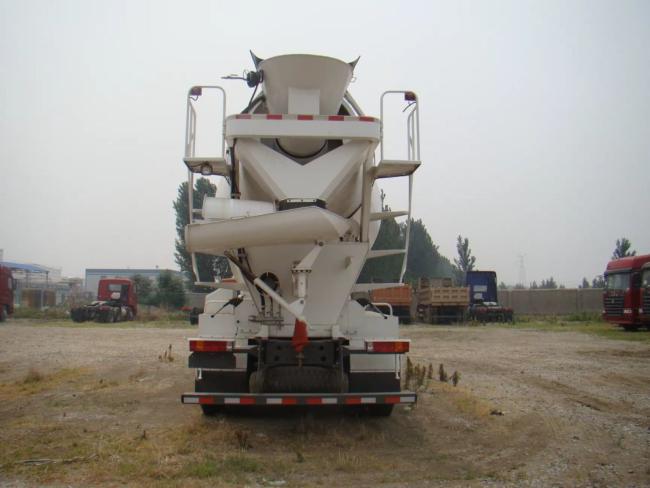 Snail Truck Prime Mover HOWO 375HP 6X4 White Used Concrete Mixer Truck for Africa Market
